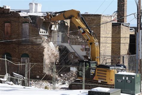 Duluth Demolishes Condemned Former Kozy Bar Duluth News Tribune