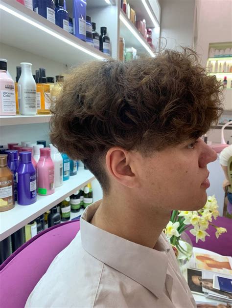 Стрижка на кучеряве волосся 84 фото ідей 2025