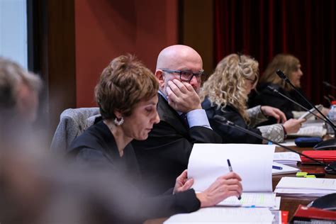 Enganchada Entre Barrientos Y La Defensa De Borràs