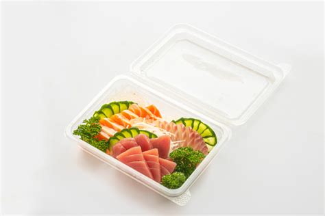 플라스틱 상자에 초밥 세트 흰색에 고립 된 빠른 건강 한 음식을 먹을 준비가 집에 전달 0명에 대한 스톡 사진 및 기타 이미지