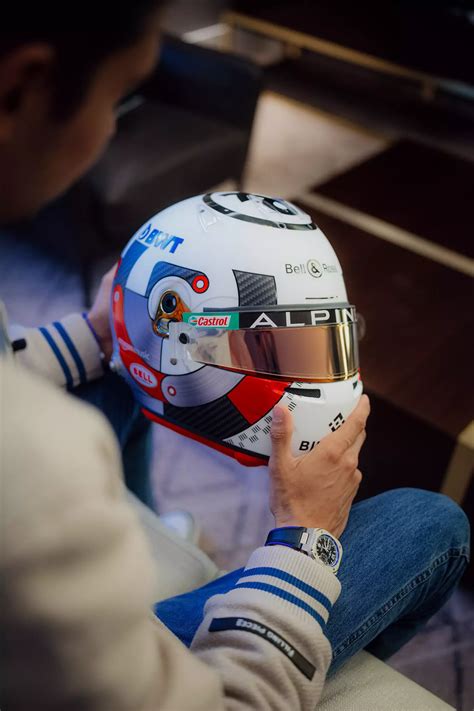 Esteban Ocon Présentera Le Casque Unique Bell And Ross Au Grand Prix De