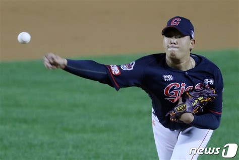 프로야구 롯데 미성년자 상대 범법행위 서준원 방출 뉴스1