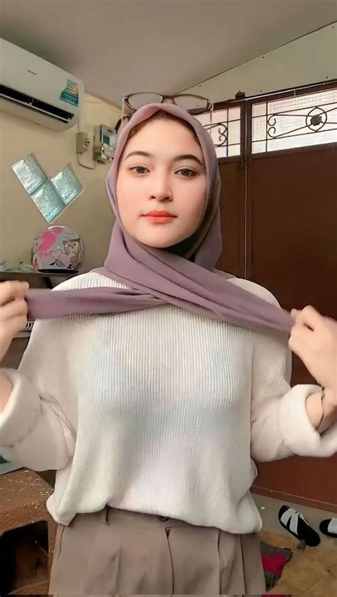 Pin oleh Rangga Meihendra di Aaaaa | Gadis imut, Hijab chic, Wanita