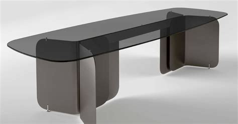 Mesa de vidro moldada e base metálica curva