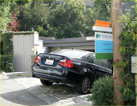 Vanessa Hudgens Dad Goes Buckwild Photo 717701 Photos Just Jared Celebrity News And