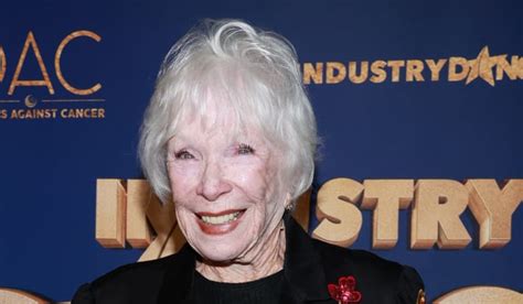 Fans Cant Get Enough Of Rare Shirley Maclaine Photos Radiating Parade