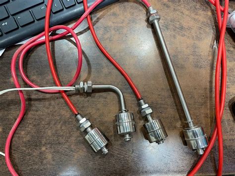 Top Mount SS FLOAT LEVEL SWITCH Stainless Steel Meter Technology Differential At 2500 Piece