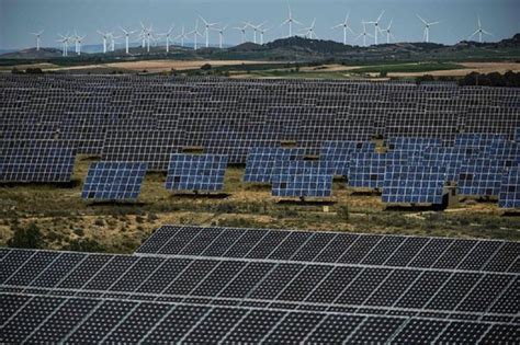 Sun Wind Power Make Record 12 Of World Electricity Survey Energy