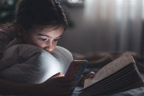 how to combat smartphone dependency by psychologists in kochi medium