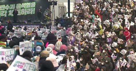 한남동 관저 앞 혼란 지속인파 몰리며 긴장감