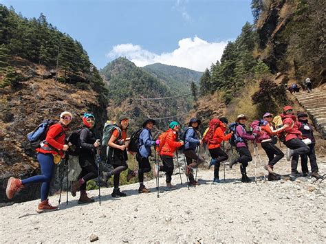 에베레스트 베이스캠프 트레킹과 함께하는 Imja Tse 정상 등반 네팔 트레킹 네팔 투어 네팔 히말라야 트레킹 네팔 여행 네팔 투어 네팔