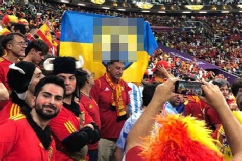 Украинский футболист обругал ФИФА за изъятие флага Азова на ЧМ МК