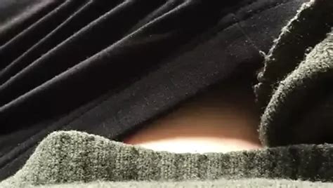 处女穆斯林在毯子下自慰被镜头拍到 Xhamster