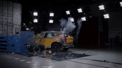 volvo crashes 2018 xc60 only to find out it s as safe as they come