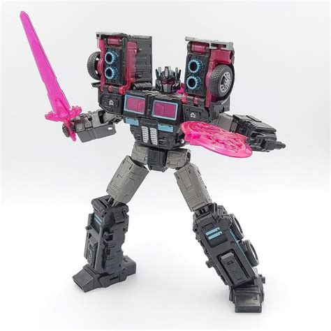 [oc] A Bad Tempered Combatron Created From An Autobot Protoform That Scanned A Tanker Truck