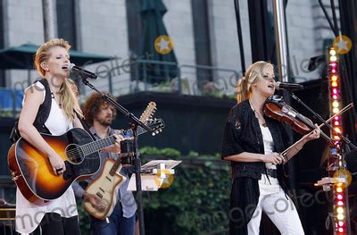 Photos And Pictures The Dixie Chicks Lead Singer Natalie Maines L