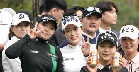 Ms포토 석교상사 이민기 회장 선수들과 함께 포토타임