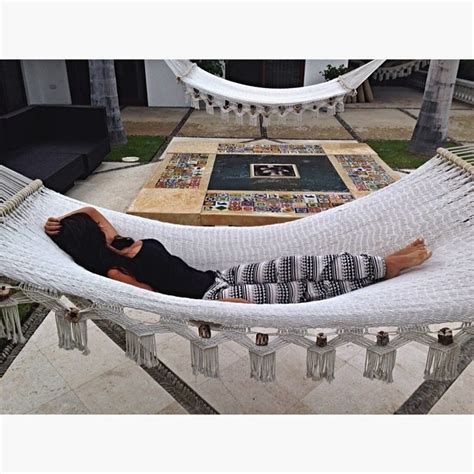 Vivian Kindle S Feet