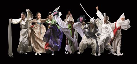 전통 춤 큰판 네가 팔 올린 순간 난 눈물이 났다”