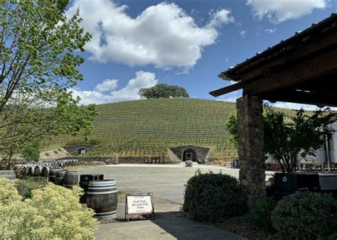 Booking A Napa Valley Vacation Discover Wineries And Eateries Worth