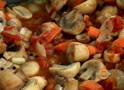 Картофени гнезда с кайма Картофени гнезда с кайма Рецепта за ястие с точени кори кайма и