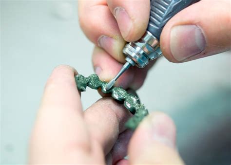 Manual Postprocessing Snaps The Additive Manufacturing Process Chain