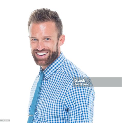 3039세 성인 잘생긴 머리수염짧은 머리 코 카 서 남성젊은 남자 사업가웃고 있는 사업가쾌활한 서 있는 3039세의 어른 잘생긴 남자의 카메라를 보고 있는 사람만1인허리정면