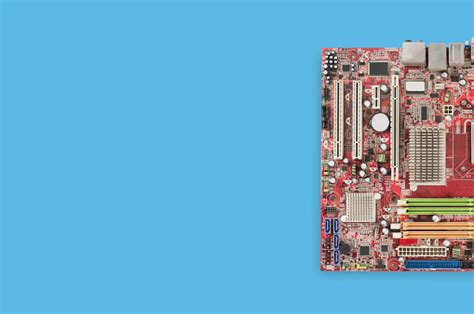 파란색 테이블에 전자 부품이 있는 컴퓨터에 대 한 하나의 빨간색 사각형 마더보드 평면도 컴퓨터 수리 개념입니다 텍스트의 공간 복사 공학에 대한 스톡 사진 및 기타 이미지