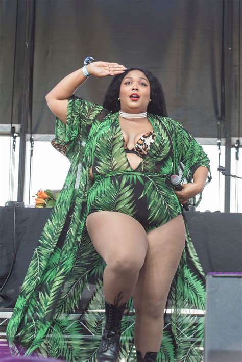 Lizzos Weight Loss Transformation In Before And After Photos Life