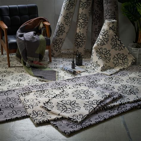 리앤데코ㅣ공간 인테리어의 시작 리앤데코 워셔블 먼지 없는 르네상스입니다 여름에서 가을로 넘어가는 추워지는 계절 사용하기 좋은 러그입니다😊 부드럽고 따뜻한 촉감의