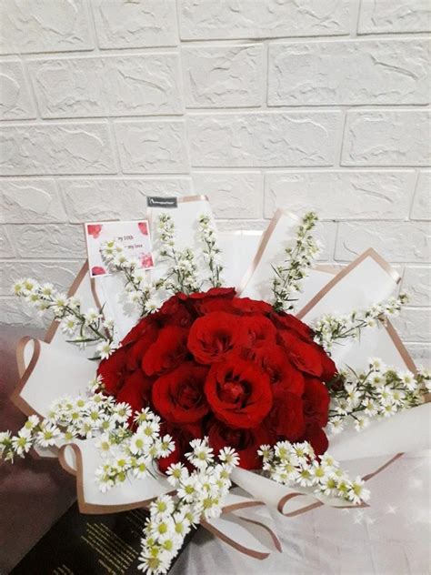 Karangan Bunga Bunga Papan Buket Bunga Desain And Kerajinan Tangan Karya Seni Di Carousell