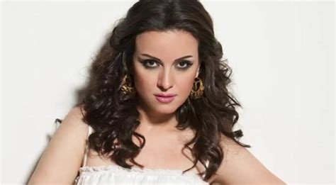 ريهام عبد الغفور صديقة مصطفى قمر في محمد ورانيا إرم نيوز