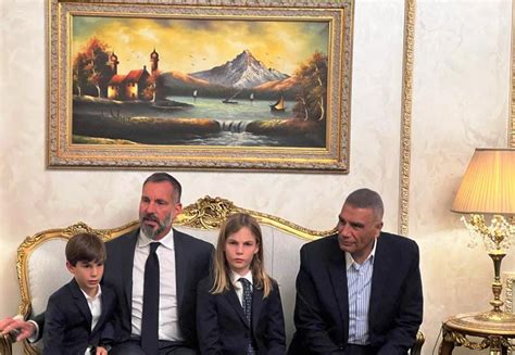 بعد الترخيص بدفنه في أسوان من هو الأمير كريم أغا خان زعيم الطائفة