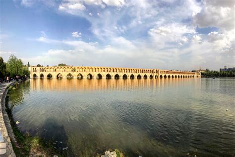 تور مجازی سی و سه پل، طولانی‌ ترین پل زاینده رود کجارو