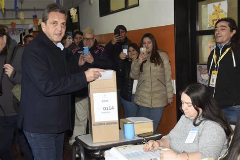 Massa fue el primer candidato presidencial en votar ‣ Causa Pendiente