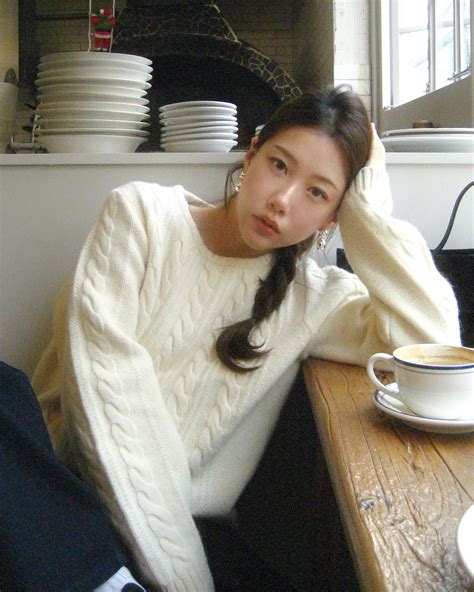 Bornete 여름 무스탕탕이 입고 프토먹으러 간 오늘의 Me🍞 제가 또 나름 프토 사냥꾼이그든요🍞🍞🍞 연남동📍팽페르뒤 라는 이곳은 화덕에구운 프렌치토스트를 노오란커