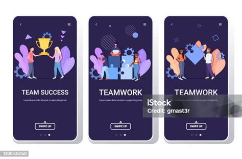 세트 사업가 브레인 스토밍 프로세스 골든 트로피 컵 성공적인 팀워크 개념 남성 여성 동료 팀 스마트 폰 화면 컬렉션 모바일 앱 복사 공간 수평 전체 길이 개념에 대한 스톡