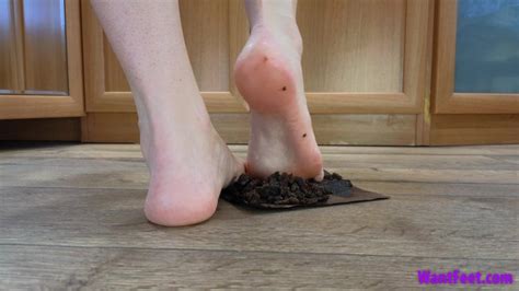 Valera Barefoot Cake Crush Hd Mp4 Barefoot Food Crush Clips