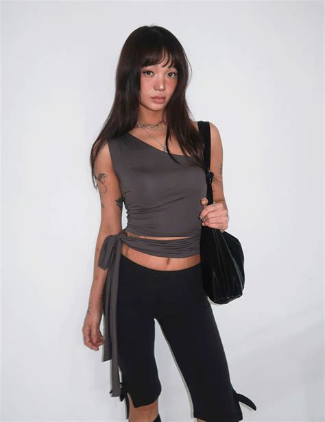 Praha One Shoulder Strap Sleeveless 프라하 원숄더 스트랩 슬리브리스 에이블리