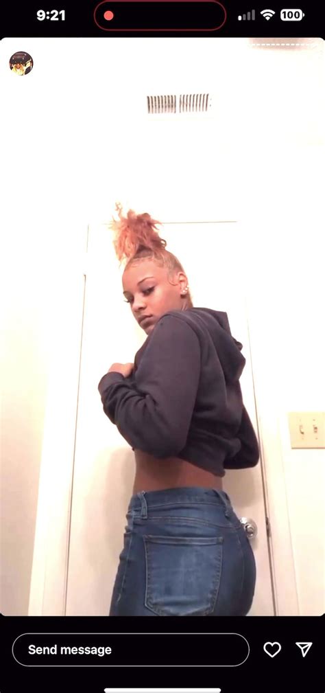 Ebony Lets Out Big Stinky Fart Thisvid Com