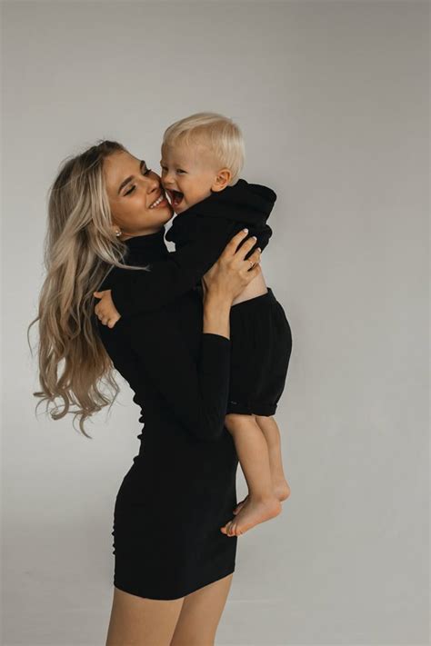 Мама и сын Позы для фотографии младенцев Детские фотосессии Позы для семейных фото