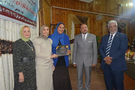 نائب رئيس جامعة الأزهر للوجه القبلي يشهد حفل تخرج أوائل كلية التجارة