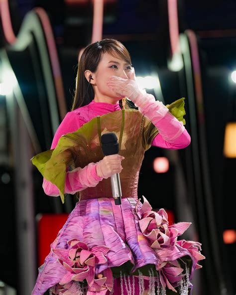 Dân Tình Quay Xe đẩy Thuyền Phương Mỹ Chi Và Chu Phi Ca Saostar Vn