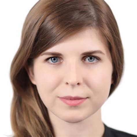 Nina Pakshina Medium