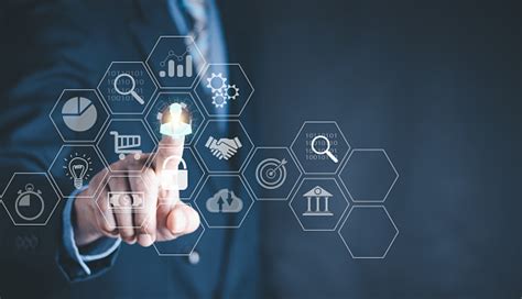 인적 자원 관리 개념은 백그라운드에서 비즈니스 사람들과 교육 정보 기술 모집에 대한 아이콘과 가상 화면 인터페이스입니다 직원에 대한 스톡 사진 및 기타 이미지 Istock