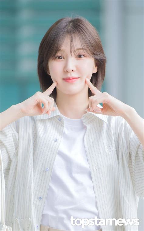 레드벨벳 웬디 ‘배경화면 하고 싶은 귀여움 웬디의 영스트리트 출근길 [hd포토] 최규석 기자 톱스타뉴스