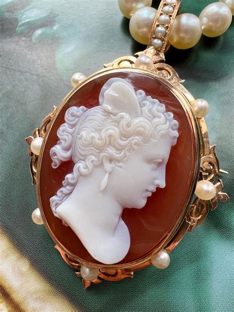 Boxed Victorian Era 18k Gold Natural Pearls Agate Cameo Pendant Brooch