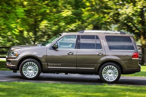 2016 Lincoln Navigator Pictures - 38 Photos | Edmunds