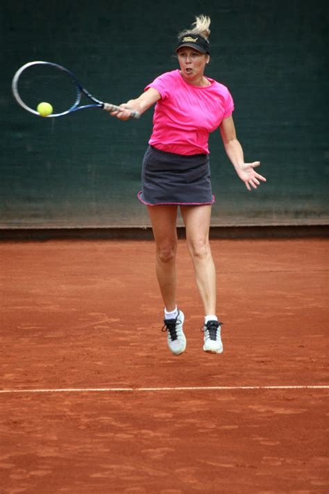 Tenis Al Máximo Laura Arraya ArrasÓ En El Debut Del Torneo