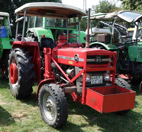 MF 133, steht in Gudensberg bei der Oldtimerausstellung 2015 ...